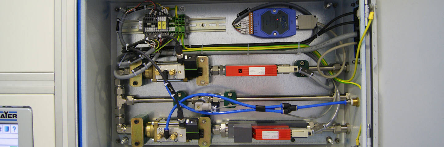 Helium leak testing station for tubular cross members | Werner Bayer ...