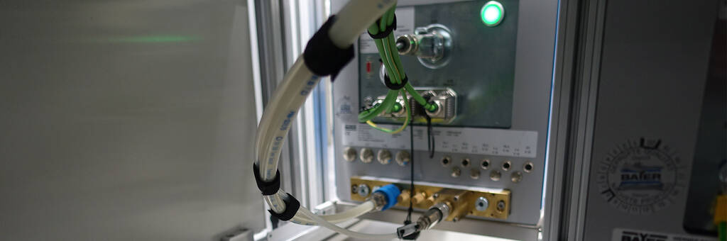 Leak test system for fuel cells