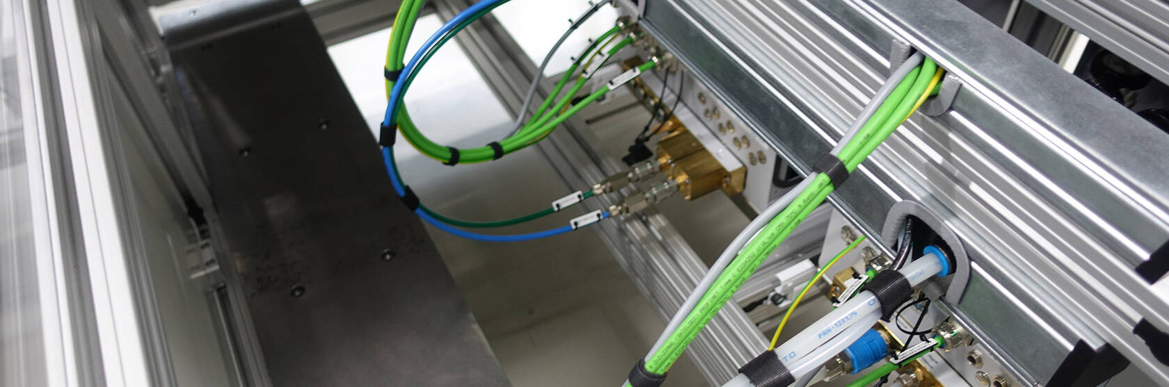 Leak test system for fuel cells